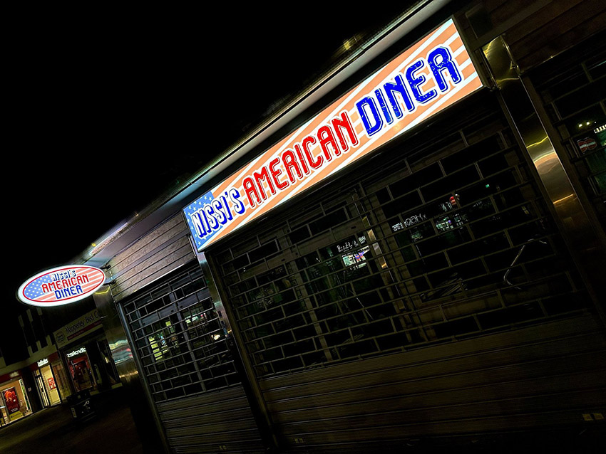 Nissi’s American Diner - LED Signage